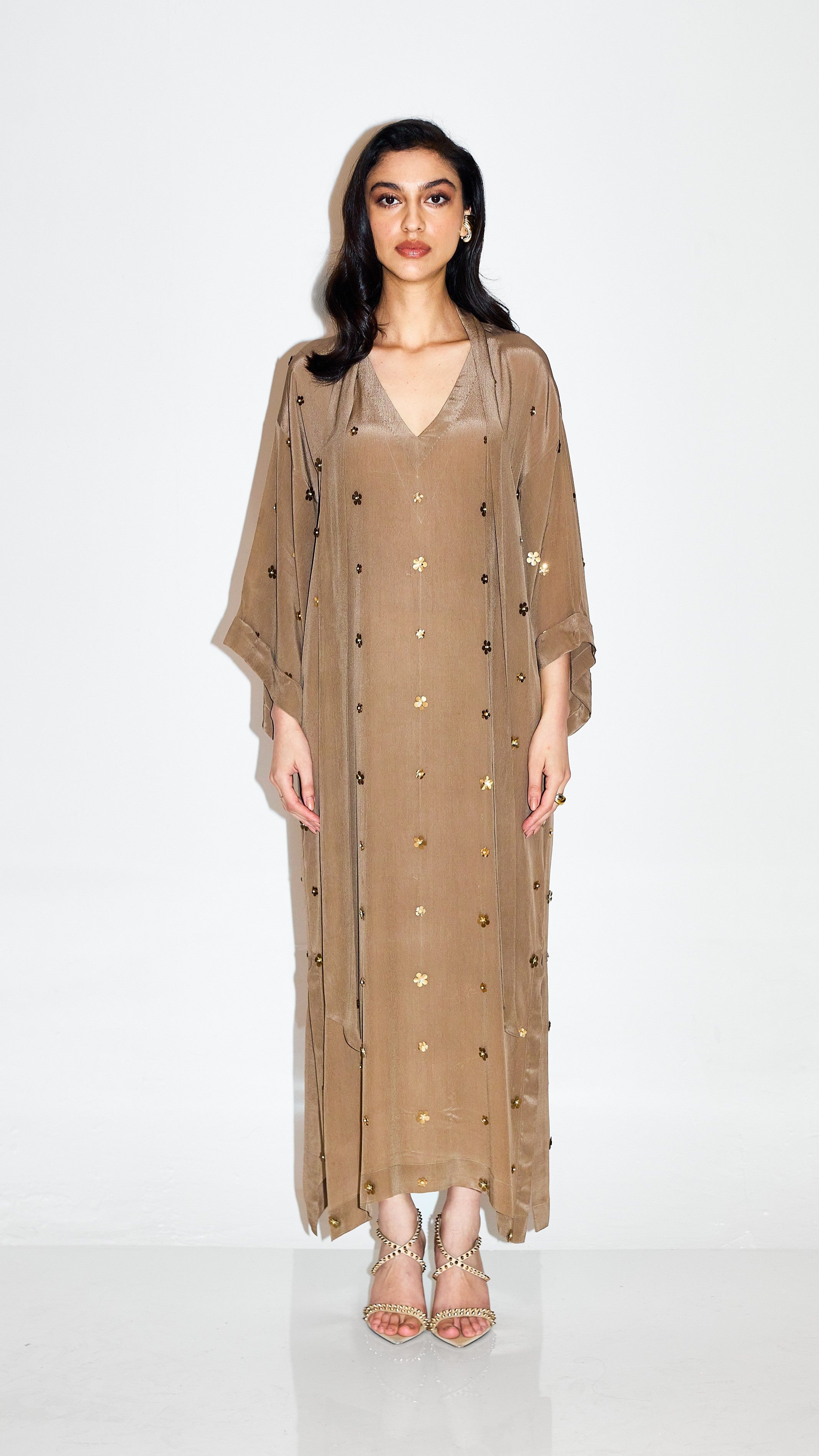 LESLIE – TWINKLE HANSPAL